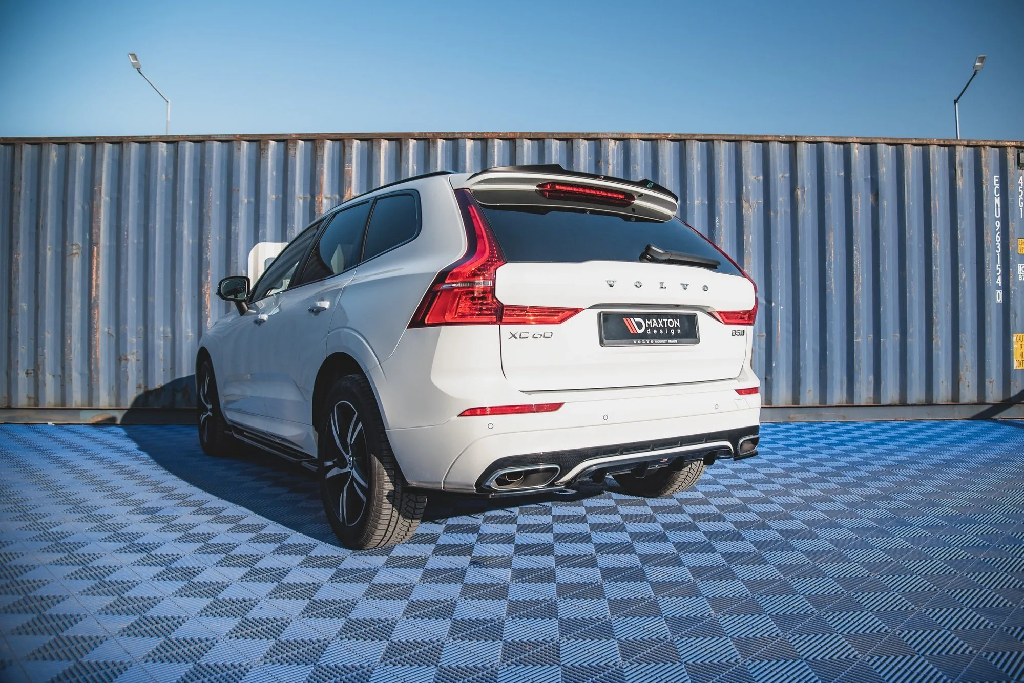 Central Rear Splitter (with vertical bars) Volvo XC60 Mk2 R-Design ...